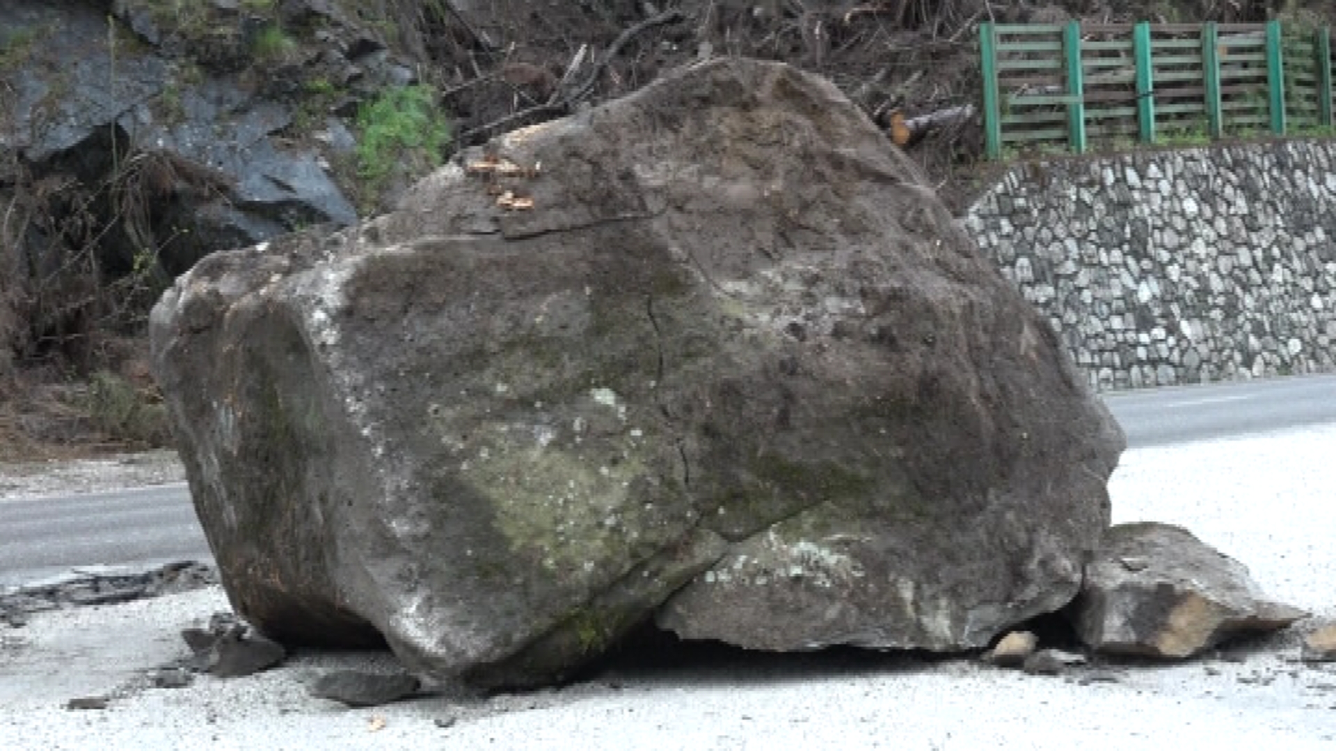 Un macigno cade sull’Agordina – Telebelluno