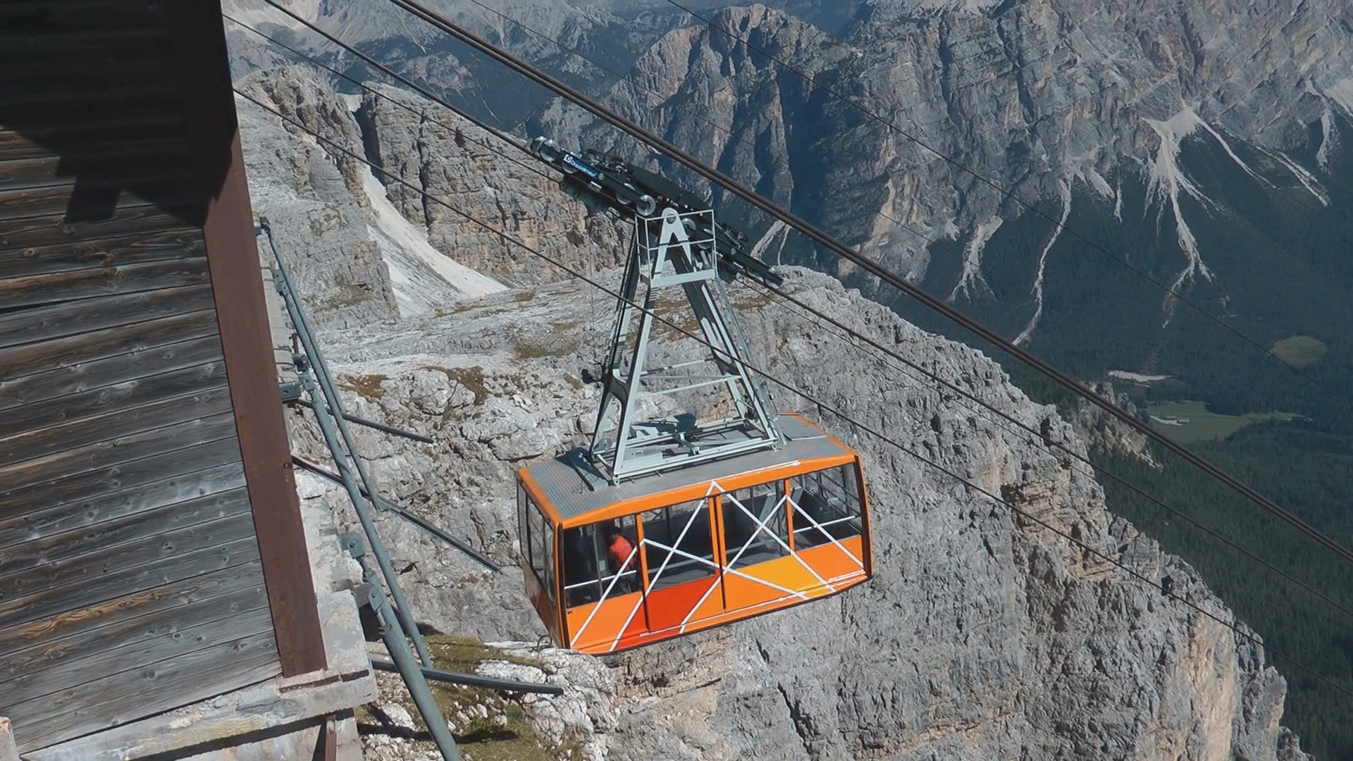 Coraggio e sicurezza: la costruzione della storica Freccia nel Cielo ...