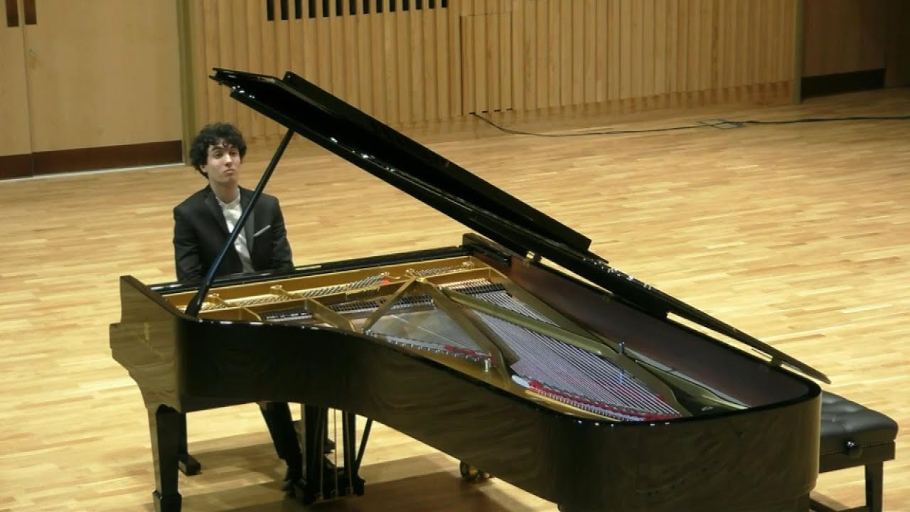 Il bellunese Giacomo Menegardi trionfa al premio Venezia 2023 – Telebelluno